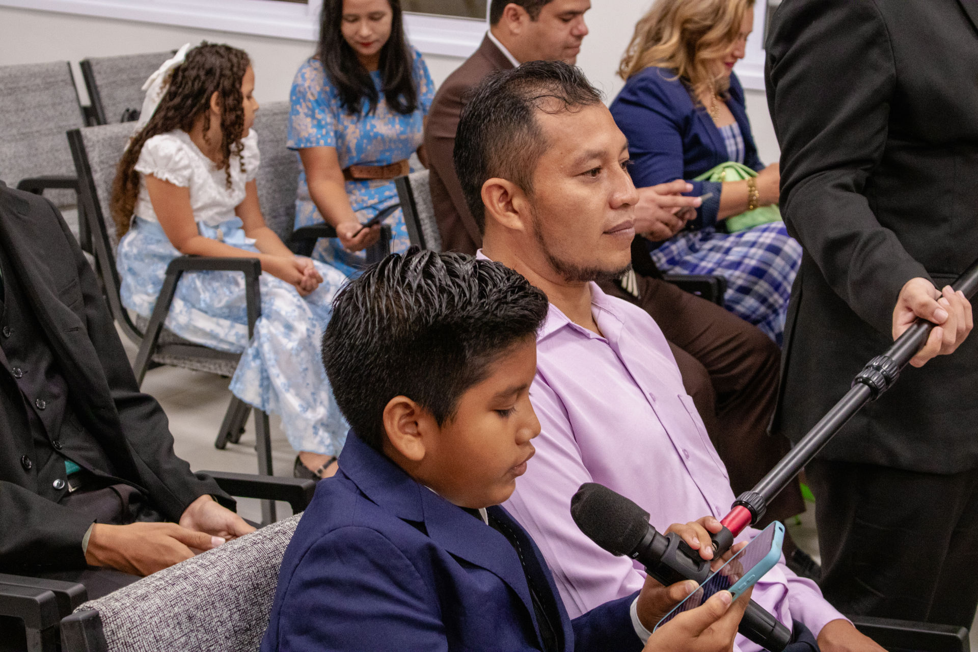 Estão abertas as portas do novo Salão do Reino das Testemunhas de Jeová ...